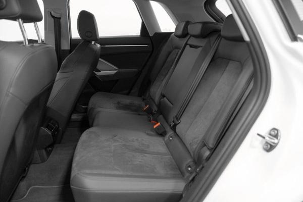 Balts Audi Q3 2022 Viļņa, ar dzinēja tilpumu 2.00 L un nobraukumu 152 tūkst. km par 24900 €, foto 6 vietnē AUTOMOTO.COM.LV