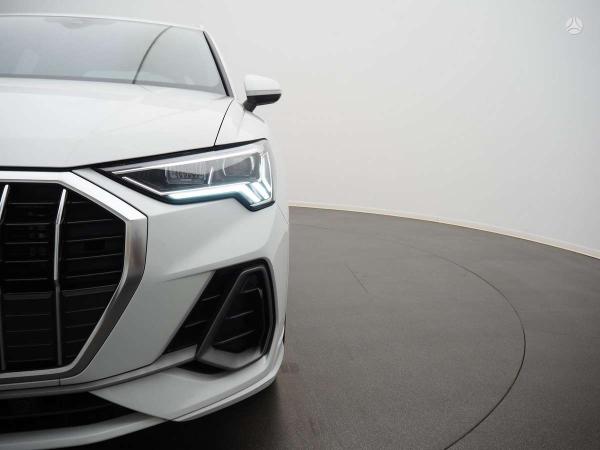 White Audi Q3 2022 in Vilnius, with an engine capacity of 1.50 L and mileage of 54 thousand km for 26900 €, photo 7 on AUTOMOTO.COM.LV