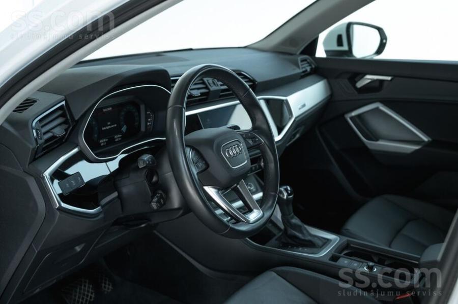 White Audi Q3 2023 in Riga, with an engine capacity of 1.50 L and mileage of 45 thousand km for 27900 €, photo 4 on AUTOMOTO.COM.LV