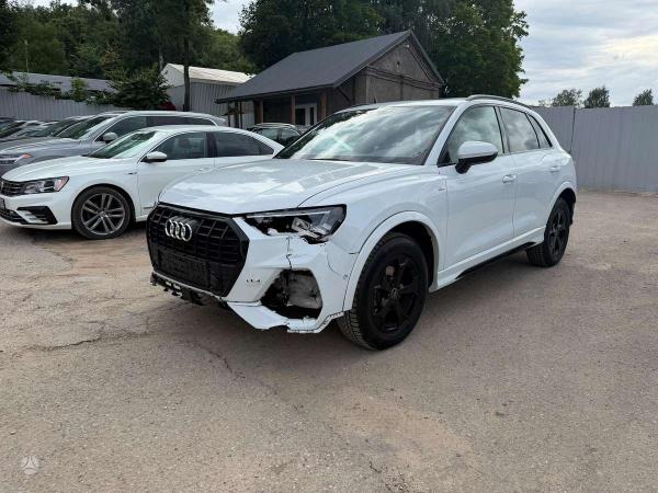 White Audi Q3 2024 in Kaunas, with an engine capacity of 1.97 L and mileage of 44 thousand km for 20900 €, photo 2 on AUTOMOTO.COM.LV