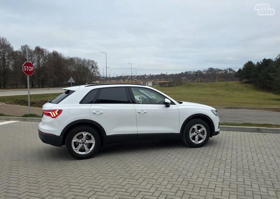 White Audi Q3 2025 in Kaunas, with an engine capacity of 1.50 L and mileage of 4 thousand km for 29900 €, photo 5 on AUTOMOTO.COM.LV