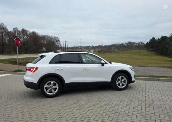 White Audi Q3 2025 in Kaunas, with an engine capacity of 1.50 L and mileage of 4 thousand km for 29800 €, photo 6 on AUTOMOTO.COM.LV