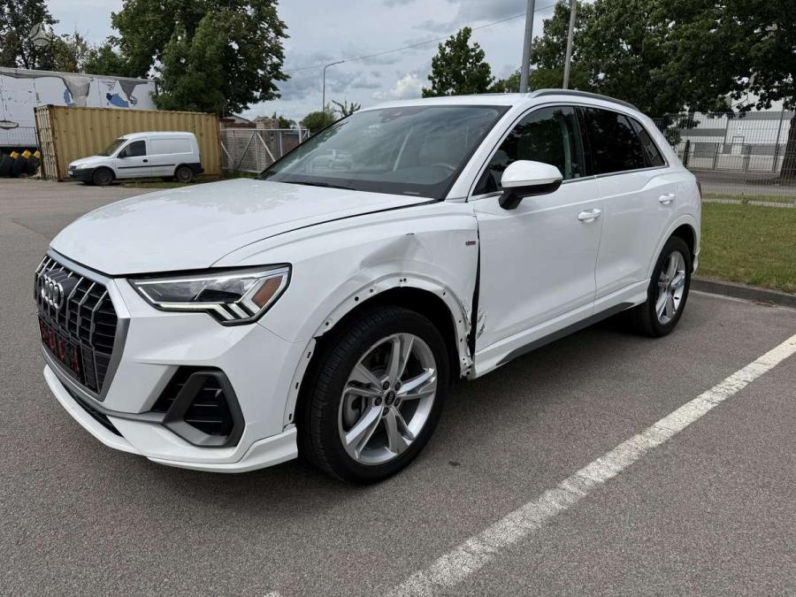 White Audi Q3 2023 in Siauliai, with an engine capacity of 2.00 L and mileage of 61 thousand km for 20449 €, photo 4 on AUTOMOTO.COM.LV