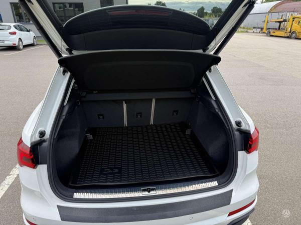 White Audi Q3 2023 in Siauliai, with an engine capacity of 2.00 L and mileage of 61 thousand km for 20449 €, photo 4 on AUTOMOTO.COM.LV