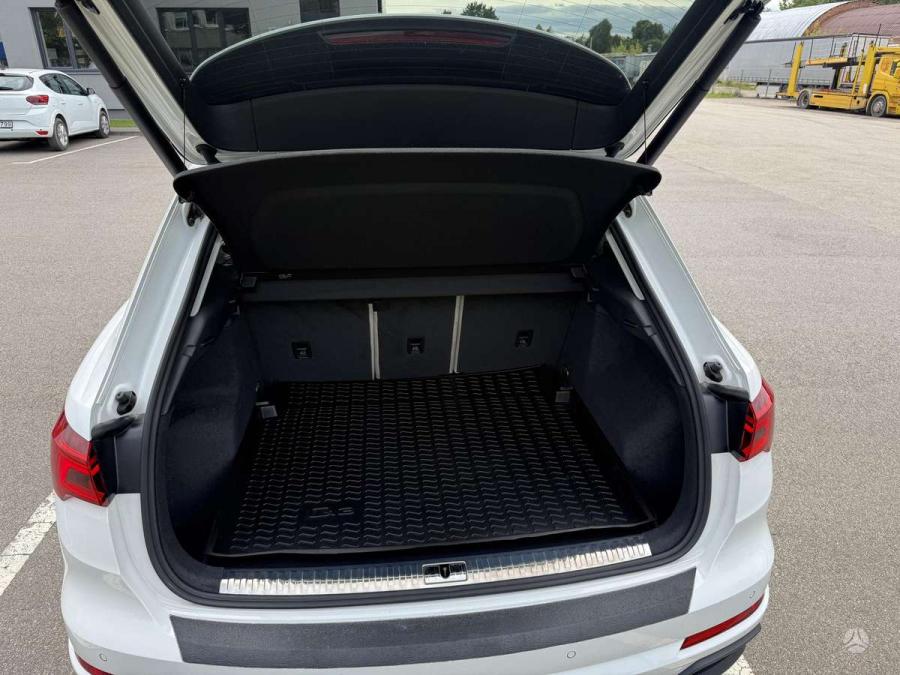 White Audi Q3 2023 in Siauliai, with an engine capacity of 2.00 L and mileage of 61 thousand km for 20449 €, photo 5 on AUTOMOTO.COM.LV