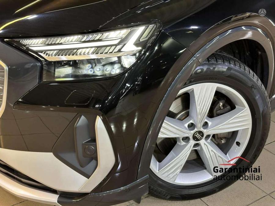 Black Audi Q4 e-tron 2021 in Vilnius, with an engine capacity of 0.00 L and mileage of 18 thousand km for 36550 €, photo 4 on AUTOMOTO.COM.LV