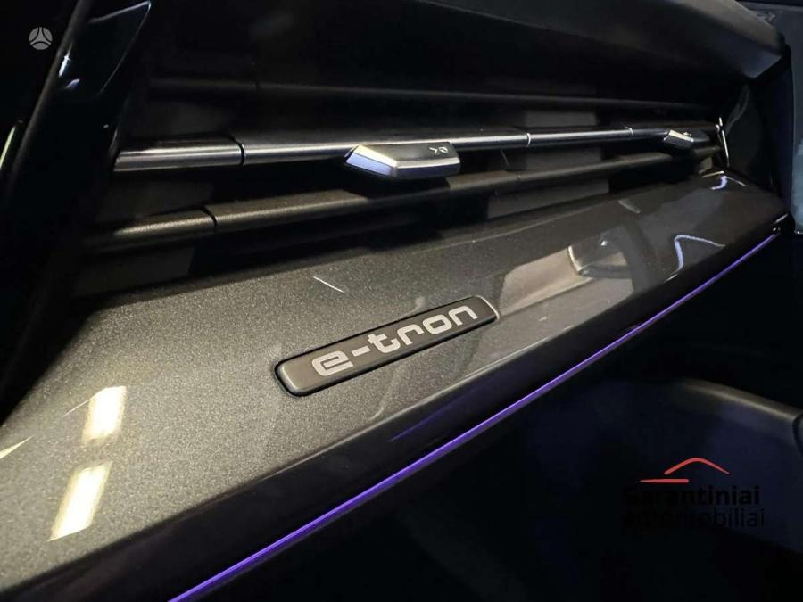 Black Audi Q4 e-tron 2021 in Vilnius, with an engine capacity of 0.00 L and mileage of 18 thousand km for 36550 €, photo 35 on AUTOMOTO.COM.LV