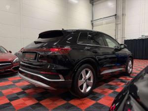 Black Audi Q4 e-tron 2022 in Vilnius, with an engine capacity of 0.00 L and mileage of 48 thousand km for 28990 €, photo 4 on AUTOMOTO.COM.LV