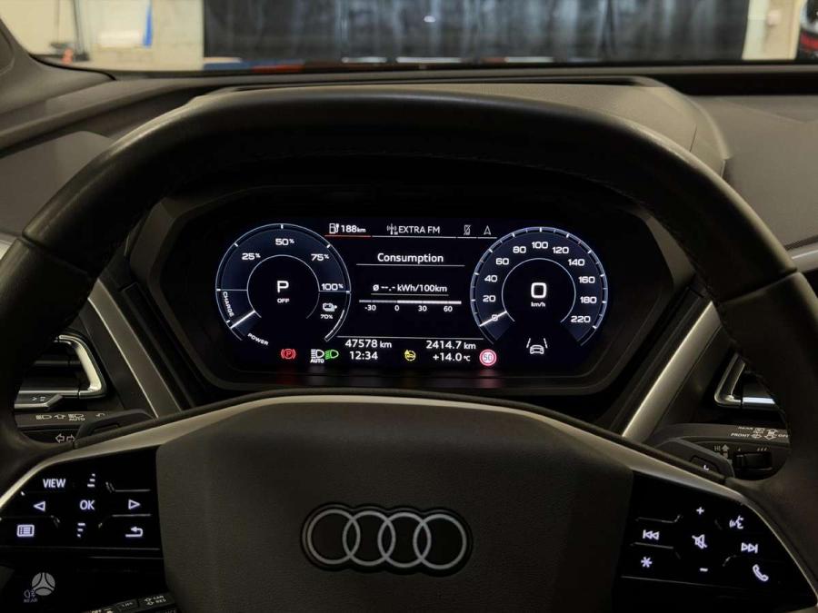 Black Audi Q4 e-tron 2022 in Vilnius, with an engine capacity of 0.00 L and mileage of 48 thousand km for 28990 €, photo 19 on AUTOMOTO.COM.LV