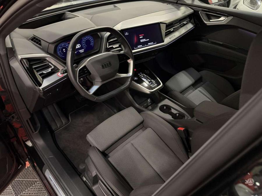 Melns Audi Q4 e-tron 2022 Viļņa, ar dzinēja tilpumu 0.00 L un nobraukumu 48 tūkst. km par 27990 €, foto 12 vietnē AUTOMOTO.COM.LV
