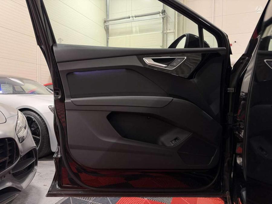 Melns Audi Q4 e-tron 2022 Viļņa, ar dzinēja tilpumu 0.00 L un nobraukumu 48 tūkst. km par 27990 €, foto 14 vietnē AUTOMOTO.COM.LV