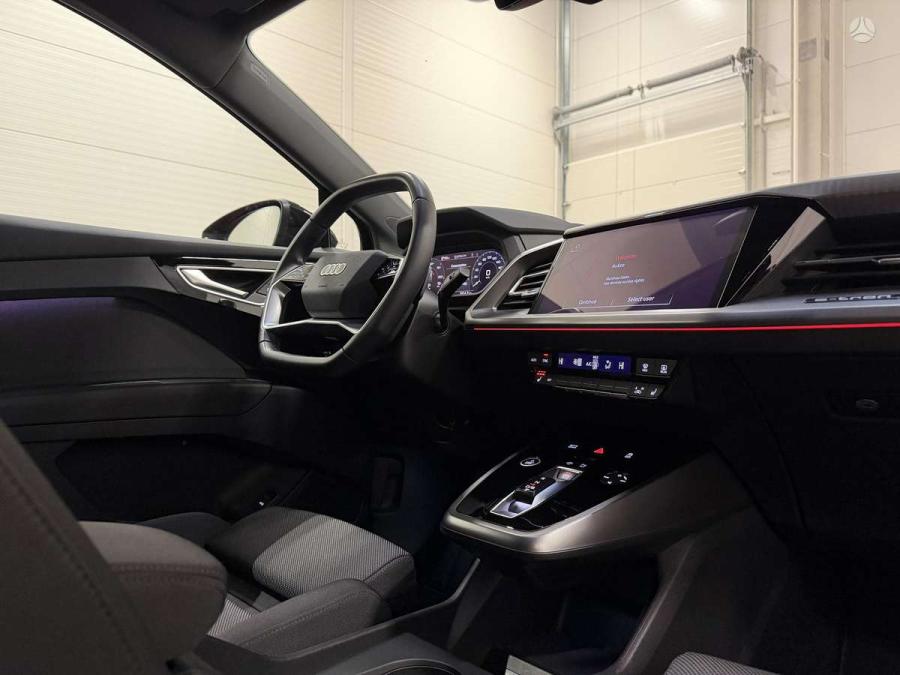 Melns Audi Q4 e-tron 2022 Viļņa, ar dzinēja tilpumu 0.00 L un nobraukumu 48 tūkst. km par 27990 €, foto 16 vietnē AUTOMOTO.COM.LV