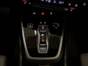 Melns Audi Q4 e-tron 2022 Viļņa, ar dzinēja tilpumu 0.00 L un nobraukumu 48 tūkst. km par 27990 €, foto 22 vietnē AUTOMOTO.COM.LV