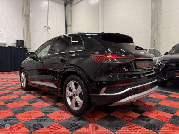 Black Audi Q4 e-tron 2022 in Vilnius, with an engine capacity of 0.00 L and mileage of 48 thousand km for 25990 €, photo 6 on AUTOMOTO.COM.LV