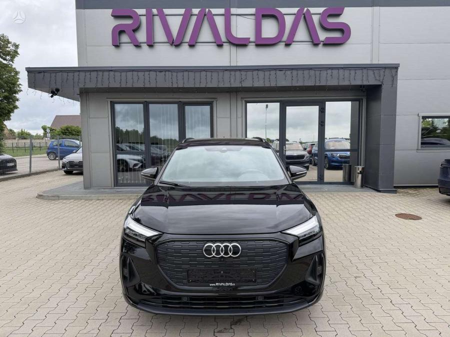 Melns Audi Q4 e-tron 2022 Šauļi, ar dzinēja tilpumu 0.00 L un nobraukumu 85 tūkst. km par 28990 €, foto 1 vietnē AUTOMOTO.COM.LV