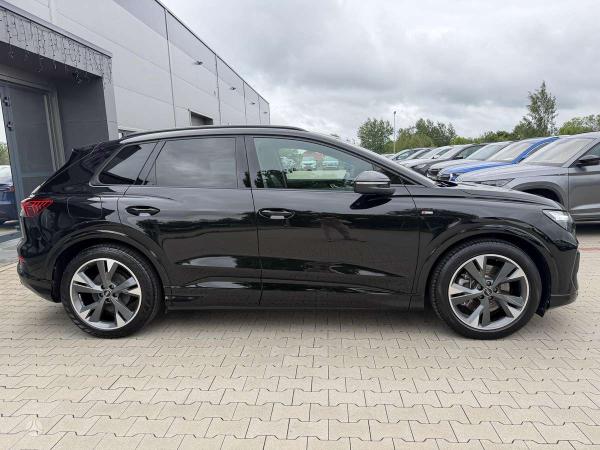 Melns Audi Q4 e-tron 2022 Šauļi, ar dzinēja tilpumu 0.00 L un nobraukumu 85 tūkst. km par 28990 €, foto 3 vietnē AUTOMOTO.COM.LV