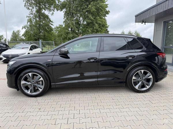 Melns Audi Q4 e-tron 2022 Šauļi, ar dzinēja tilpumu 0.00 L un nobraukumu 85 tūkst. km par 28990 €, foto 6 vietnē AUTOMOTO.COM.LV