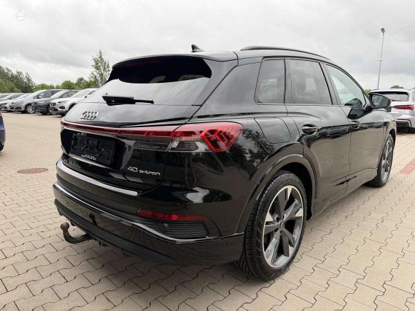 Melns Audi Q4 e-tron 2022 Šauļi, ar dzinēja tilpumu 0.00 L un nobraukumu 85 tūkst. km par 28990 €, foto 9 vietnē AUTOMOTO.COM.LV