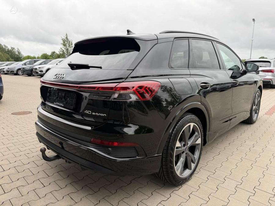 Melns Audi Q4 e-tron 2022 Šauļi, ar dzinēja tilpumu 0.00 L un nobraukumu 85 tūkst. km par 28990 €, foto 10 vietnē AUTOMOTO.COM.LV