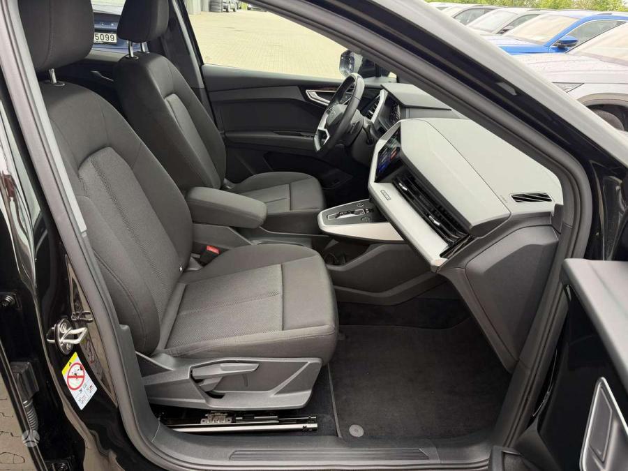 Melns Audi Q4 e-tron 2022 Šauļi, ar dzinēja tilpumu 0.00 L un nobraukumu 85 tūkst. km par 28990 €, foto 16 vietnē AUTOMOTO.COM.LV