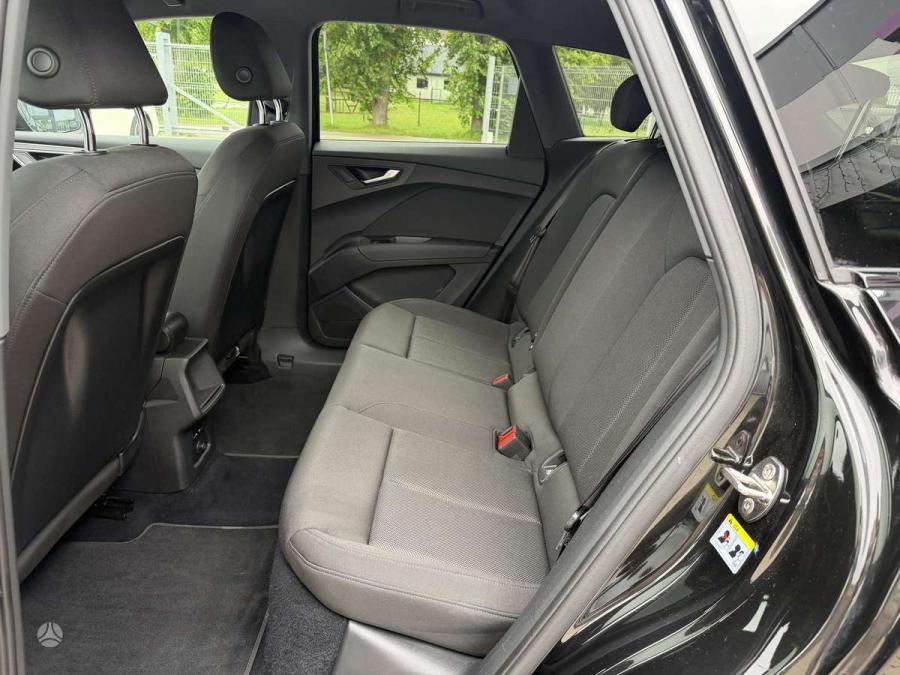 Melns Audi Q4 e-tron 2022 Šauļi, ar dzinēja tilpumu 0.00 L un nobraukumu 85 tūkst. km par 28990 €, foto 20 vietnē AUTOMOTO.COM.LV