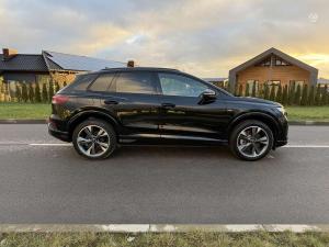 Black Audi Q4 e-tron 2023 in Kaunas, with an engine capacity of 0.00 L and mileage of 40 thousand km for 33500 €, photo 5 on AUTOMOTO.COM.LV
