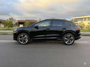 Black Audi Q4 e-tron 2023 in Kaunas, with an engine capacity of 0.00 L and mileage of 40 thousand km for 33500 €, photo 6 on AUTOMOTO.COM.LV