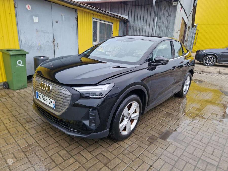 Melns Audi Q4 e-tron 2023 Kauņa, ar dzinēja tilpumu 0.00 L un nobraukumu 25 tūkst. km par 18300 €, foto 1 vietnē AUTOMOTO.COM.LV