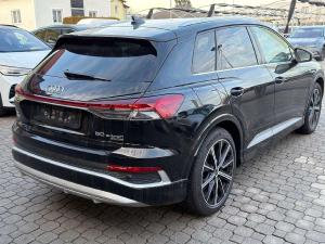 Melns Audi Q4 e-tron 2023 Marijampole, ar dzinēja tilpumu 0.00 L un nobraukumu 97 tūkst. km par 29950 €, foto 4 vietnē AUTOMOTO.COM.LV