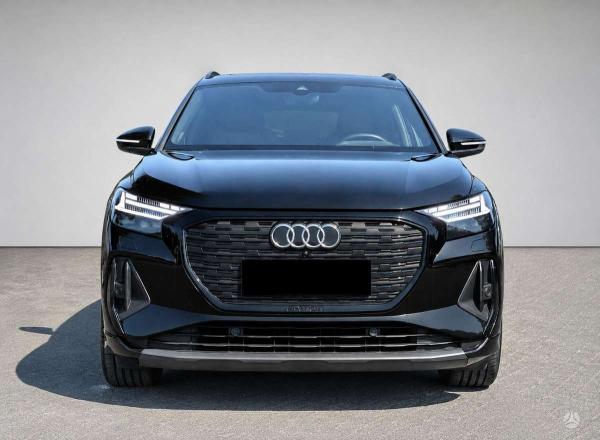 Черный Ауди Q4 e-tron 2023 в Вильнюс, объемом двигателя 0.00 л и пробегом 129 тыс. км за 31900 €, фото 3 на AUTOMOTO.COM.LV