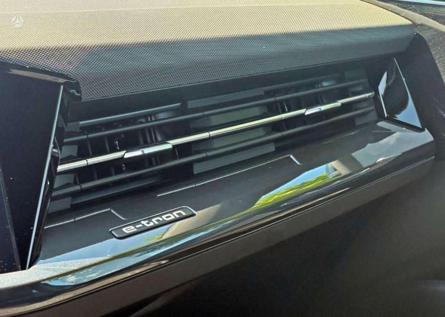 Черный Ауди Q4 e-tron 2023 в Вильнюс, объемом двигателя 0.00 л и пробегом 129 тыс. км за 31900 €, фото 8 на AUTOMOTO.COM.LV