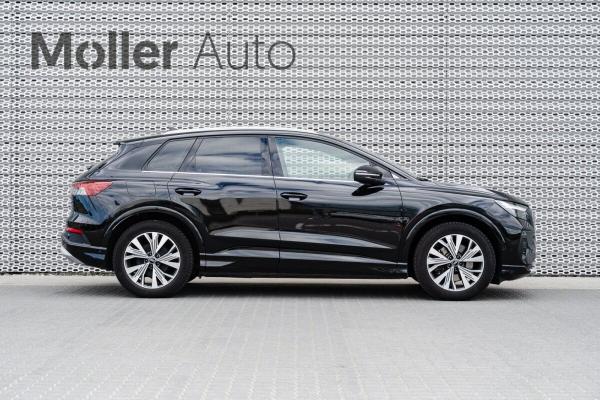 Melns Audi Q4 e-tron 2023 Mārupe, ar dzinēja tilpumu 0.00 L un nobraukumu 98 tūkst. km par 35550 €, foto 5 vietnē AUTOMOTO.COM.LV