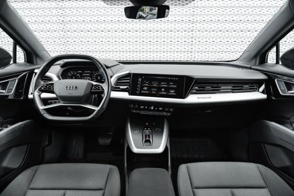 Melns Audi Q4 e-tron 2023 Mārupe, ar dzinēja tilpumu 0.00 L un nobraukumu 98 tūkst. km par 35550 €, foto 6 vietnē AUTOMOTO.COM.LV