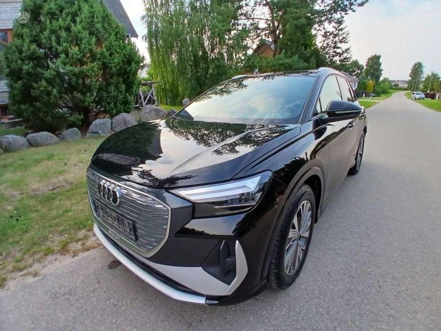 Черный Ауди Q4 e-tron 2023 в Пренай, объемом двигателя 0.00 л и пробегом 13 тыс. км за 30700 €, фото 4 на AUTOMOTO.COM.LV