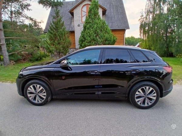 Melns Audi Q4 e-tron 2023 Prienai, ar dzinēja tilpumu 0.00 L un nobraukumu 13 tūkst. km par 30700 €, foto 4 vietnē AUTOMOTO.COM.LV