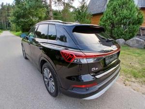 Черный Ауди Q4 e-tron 2023 в Пренай, объемом двигателя 0.00 л и пробегом 13 тыс. км за 30700 €, фото 6 на AUTOMOTO.COM.LV