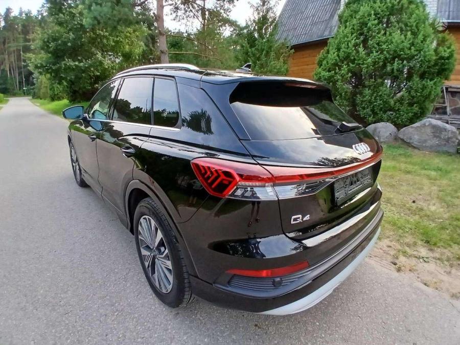 Черный Ауди Q4 e-tron 2023 в Пренай, объемом двигателя 0.00 л и пробегом 13 тыс. км за 30700 €, фото 6 на AUTOMOTO.COM.LV