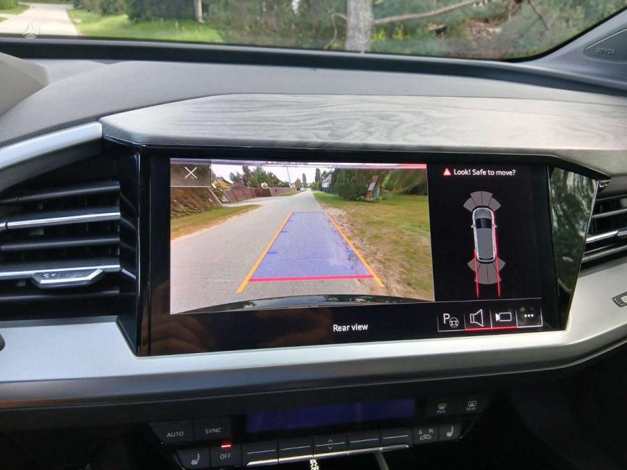 Черный Ауди Q4 e-tron 2023 в Пренай, объемом двигателя 0.00 л и пробегом 13 тыс. км за 30700 €, фото 21 на AUTOMOTO.COM.LV