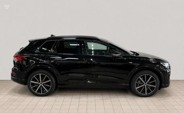 Black Audi Q4 e-tron 2023 in Kaunas, with an engine capacity of 0.00 L and mileage of 72 thousand km for 36600 €, photo 3 on AUTOMOTO.COM.LV