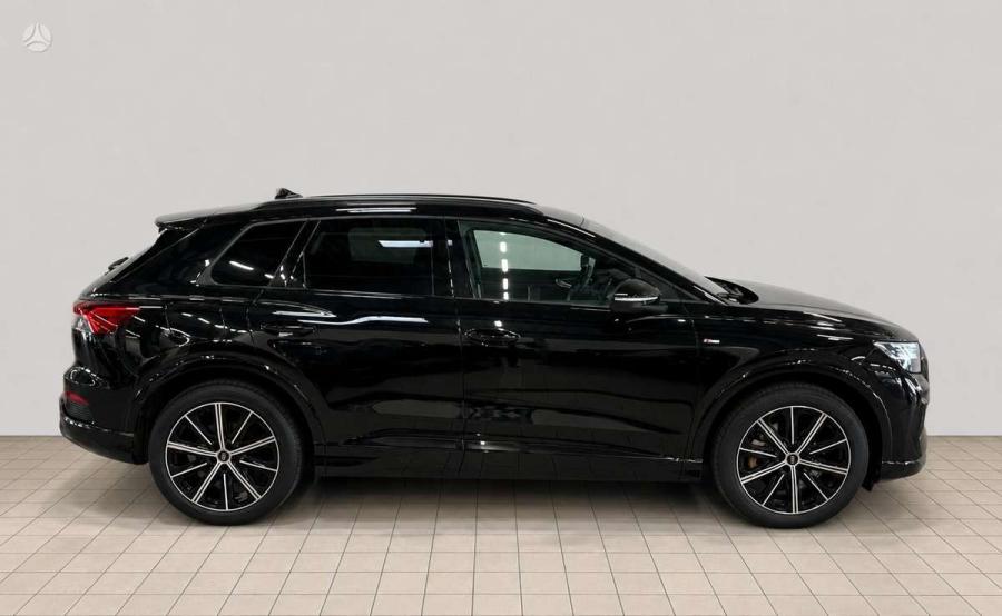 Black Audi Q4 e-tron 2023 in Kaunas, with an engine capacity of 0.00 L and mileage of 72 thousand km for 36600 €, photo 4 on AUTOMOTO.COM.LV