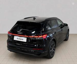 Black Audi Q4 e-tron 2023 in Kaunas, with an engine capacity of 0.00 L and mileage of 72 thousand km for 36600 €, photo 5 on AUTOMOTO.COM.LV