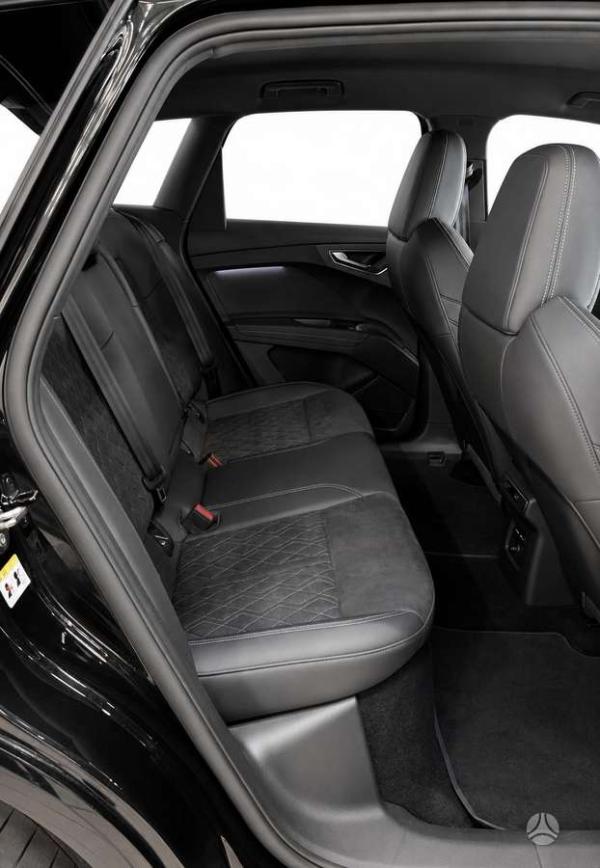 Black Audi Q4 e-tron 2023 in Kaunas, with an engine capacity of 0.00 L and mileage of 72 thousand km for 36600 €, photo 8 on AUTOMOTO.COM.LV