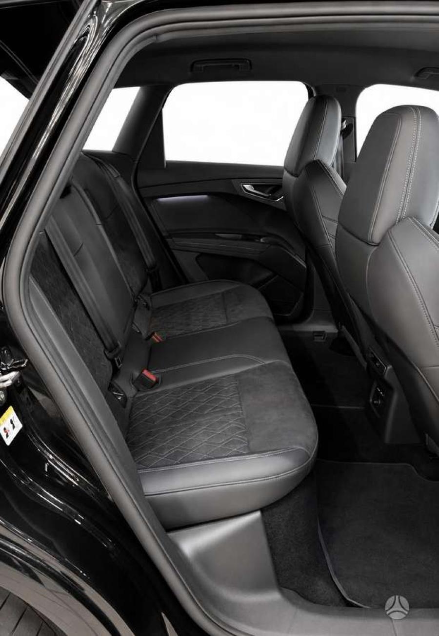Black Audi Q4 e-tron 2023 in Kaunas, with an engine capacity of 0.00 L and mileage of 72 thousand km for 36600 €, photo 9 on AUTOMOTO.COM.LV