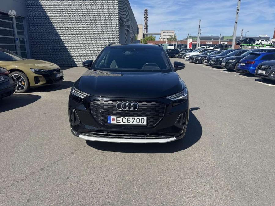 Melns Audi Q4 e-tron 2023 Kauņa, ar dzinēja tilpumu 2.50 L un nobraukumu 59 tūkst. km par 30500 €, foto 3 vietnē AUTOMOTO.COM.LV