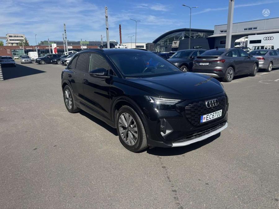 Melns Audi Q4 e-tron 2023 Kauņa, ar dzinēja tilpumu 2.50 L un nobraukumu 59 tūkst. km par 30500 €, foto 4 vietnē AUTOMOTO.COM.LV