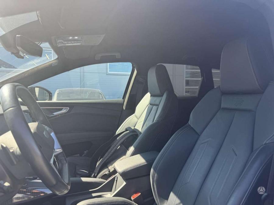 Melns Audi Q4 e-tron 2023 Kauņa, ar dzinēja tilpumu 2.50 L un nobraukumu 59 tūkst. km par 30500 €, foto 10 vietnē AUTOMOTO.COM.LV