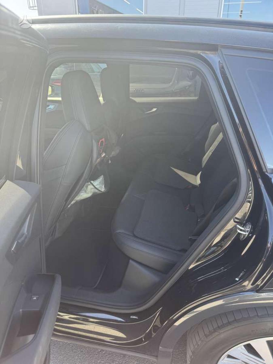 Melns Audi Q4 e-tron 2023 Kauņa, ar dzinēja tilpumu 2.50 L un nobraukumu 59 tūkst. km par 30500 €, foto 11 vietnē AUTOMOTO.COM.LV