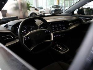 Melns Audi Q4 e-tron 2024 Kauņa, ar dzinēja tilpumu 0.00 L un nobraukumu 5 tūkst. km par 38115 €, foto 10 vietnē AUTOMOTO.COM.LV