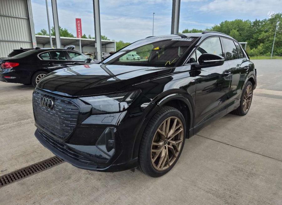 Black Audi Q4 e-tron 2024 in Klaipeda, with an engine capacity of 0.00 L and mileage of 48 thousand km for 11200 €, photo 4 on AUTOMOTO.COM.LV