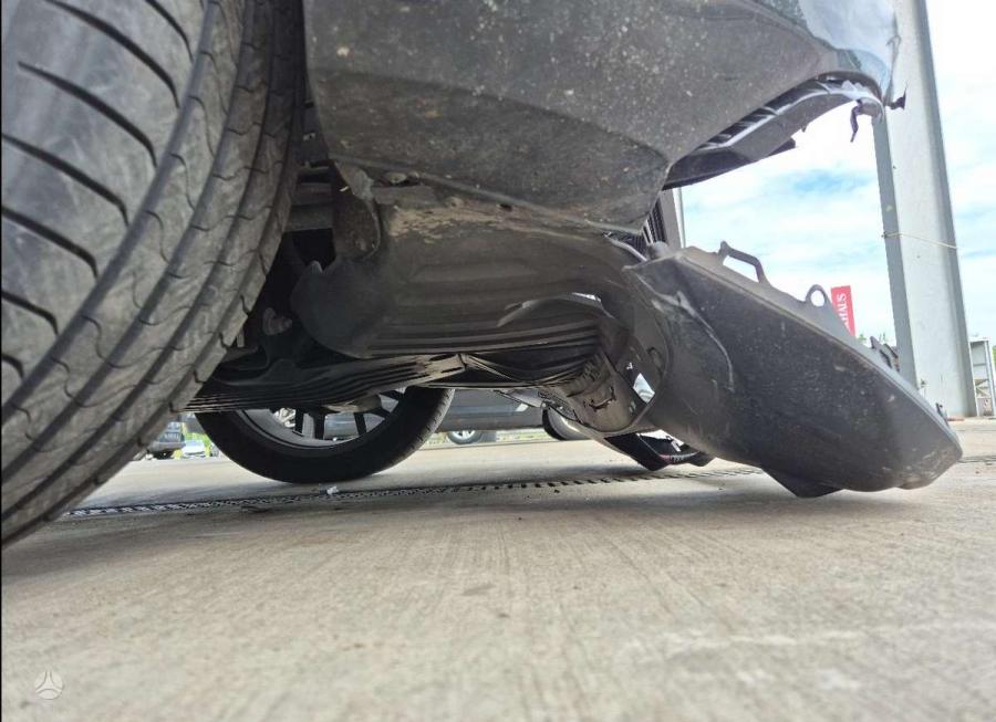 Black Audi Q4 e-tron 2024 in Klaipeda, with an engine capacity of 0.00 L and mileage of 48 thousand km for 11200 €, photo 13 on AUTOMOTO.COM.LV